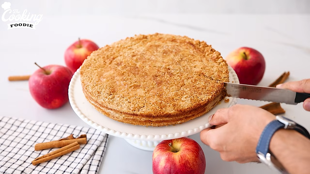 Why this easy apple oatmeal cake feels like breakfast and dessert