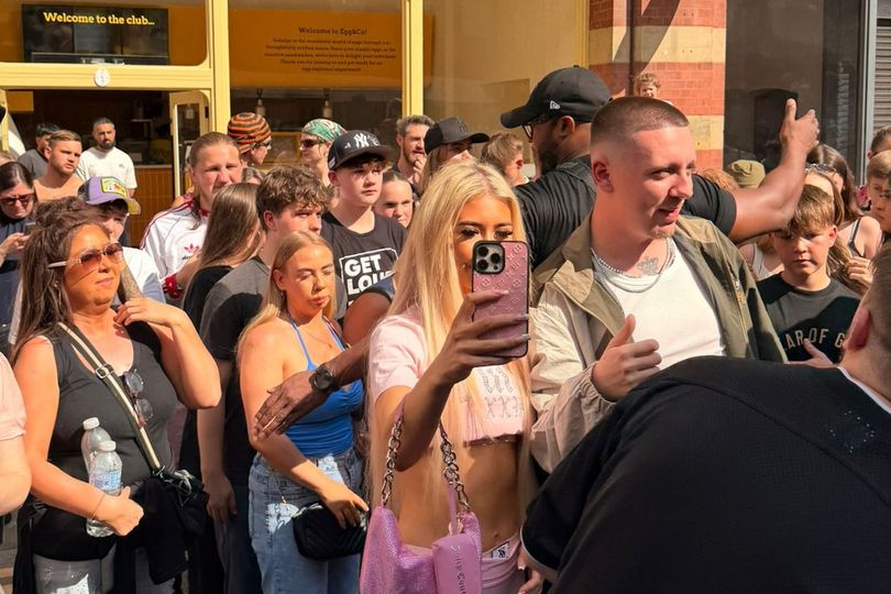 Aitch shuts down Deansgate as hundreds of fans join him for filming of ...