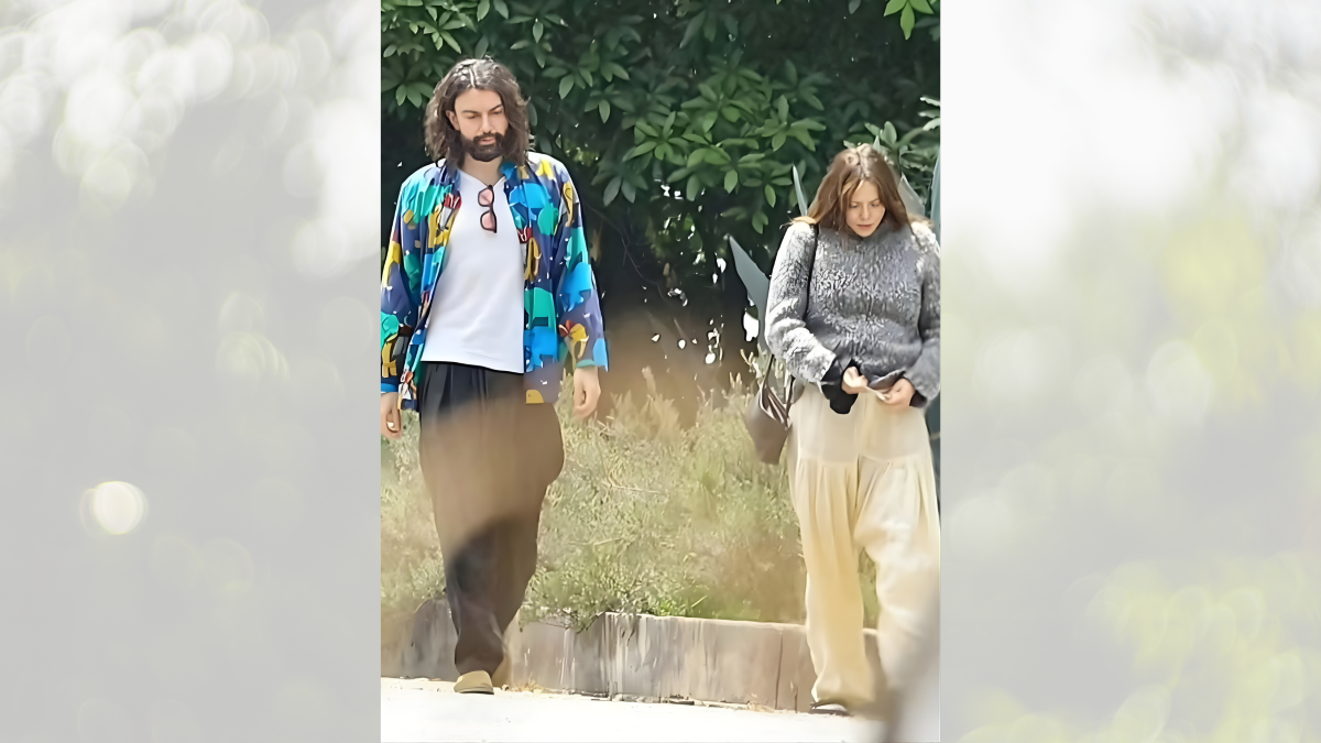 Elizabeth Olsen is pregnant: 5 photos reveal Marvel star's baby bump ...