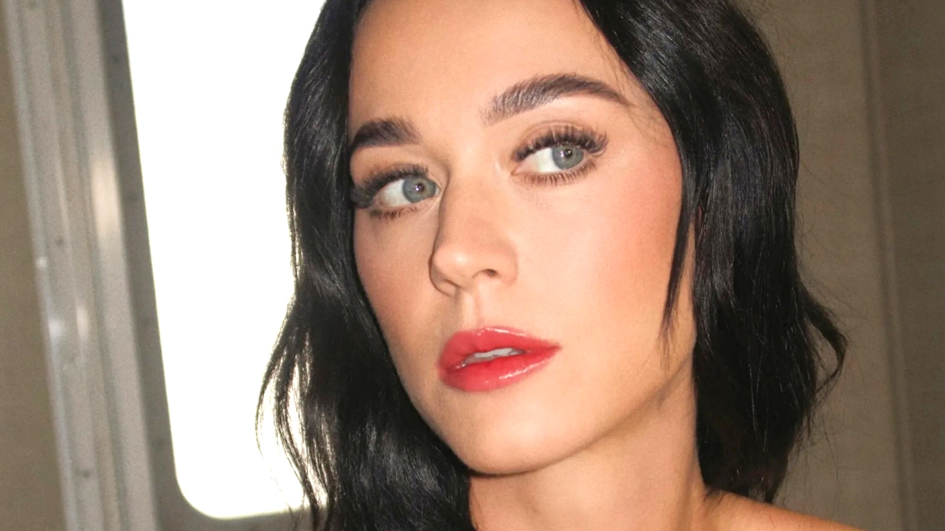 In a ruffled top, Katy Perry opts for a retro look inspired by her ...