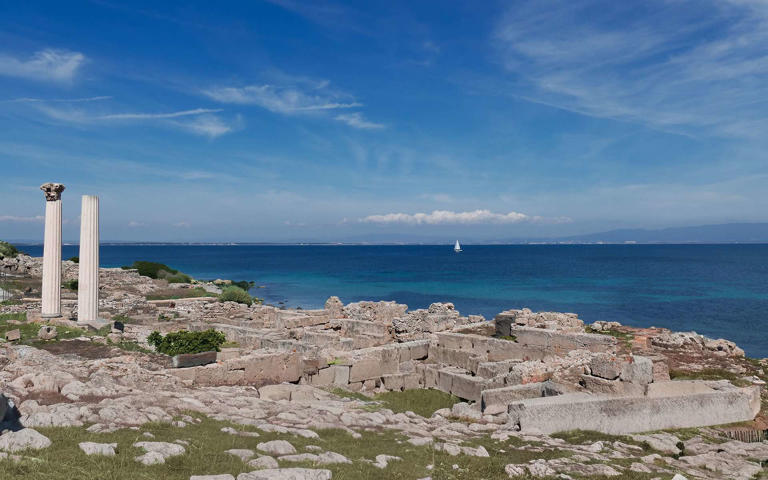 Tharros : les spectaculaires ruines romaines qui dominent la mer en ...