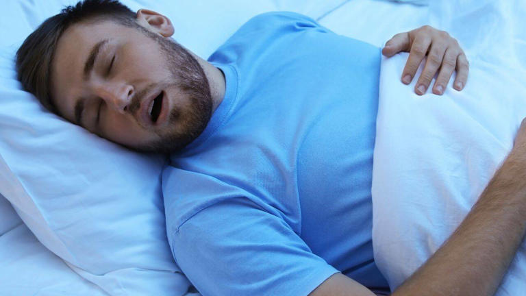 How to trick your brain into falling asleep in a boiling hot room