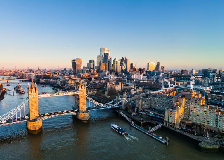 UK June composite PMI falls to 49.40, manufacturing eases to 3-month low