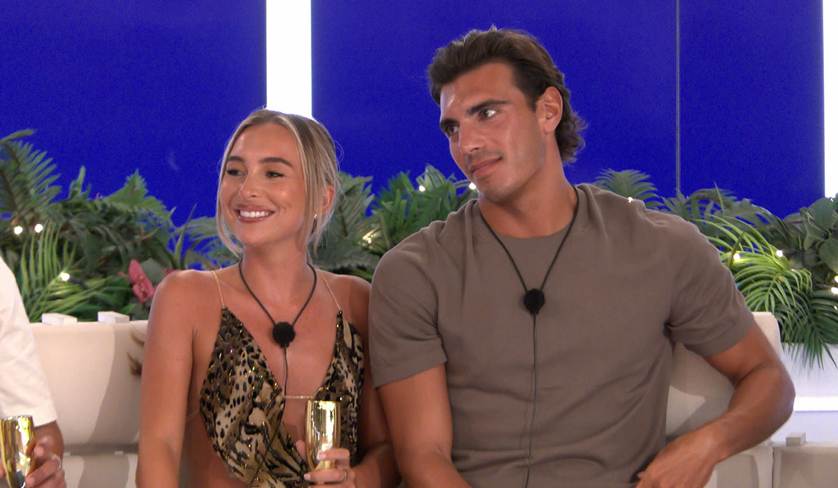 Messy fire pit game leaves Love Island fans begging for producers to ...