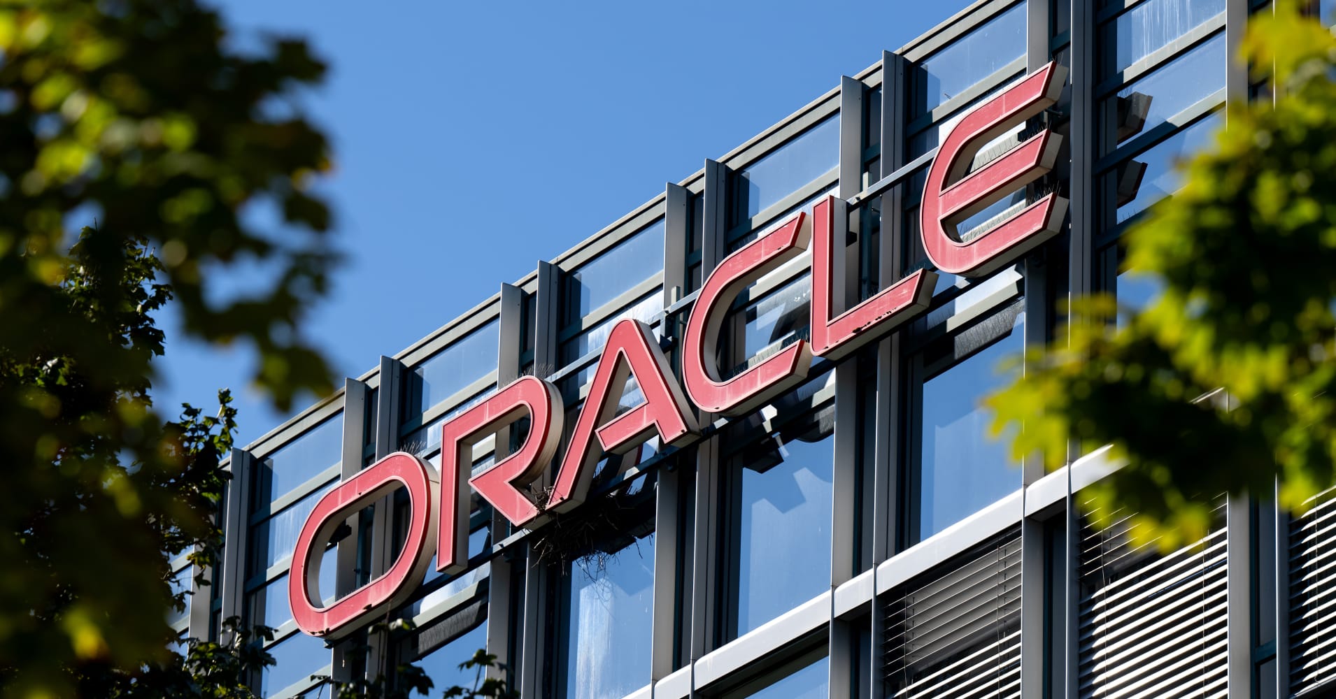 Oracle sheds 21,000 roles over the past year amid wave of AI layoffs ...