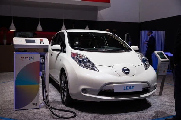 Two US EV charging paths focus on hardware and grid load