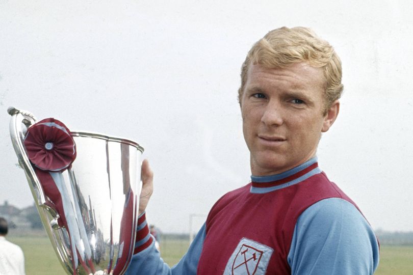 Bobby Moore's gold Wembley cufflinks from iconic West Ham match go up ...