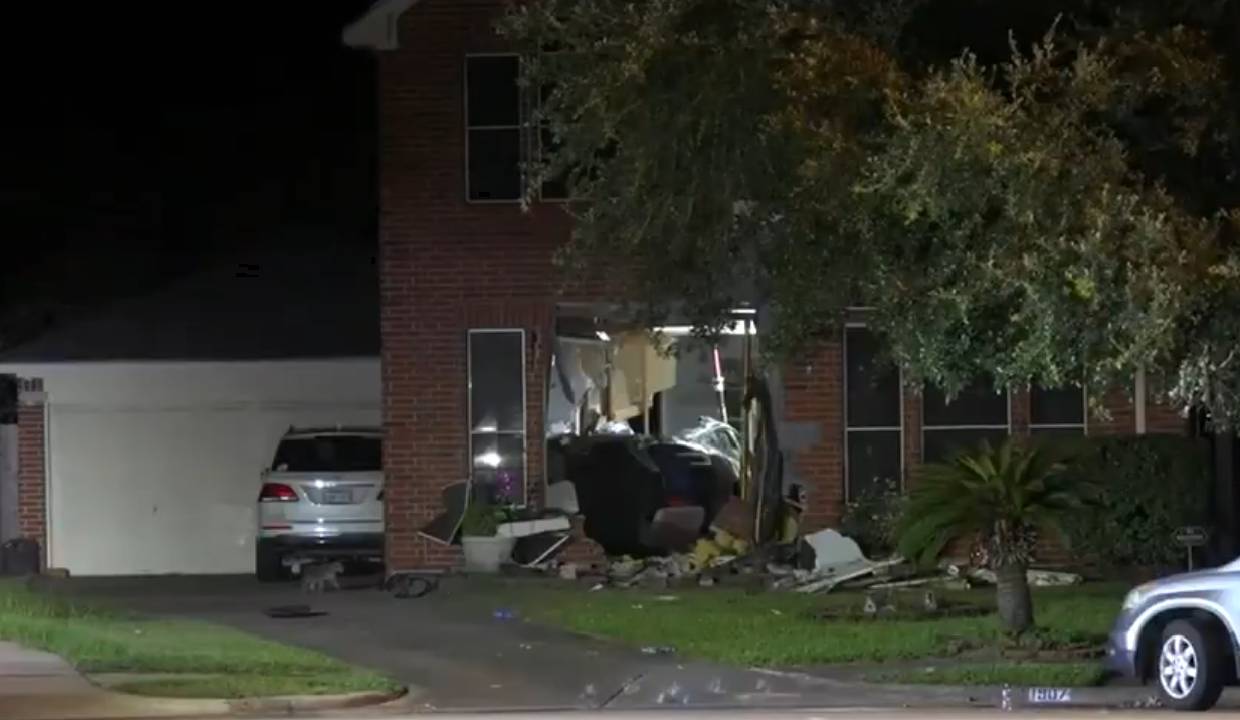 US opens probe after Tesla crashes into Texas home, killing 76-year-old ...