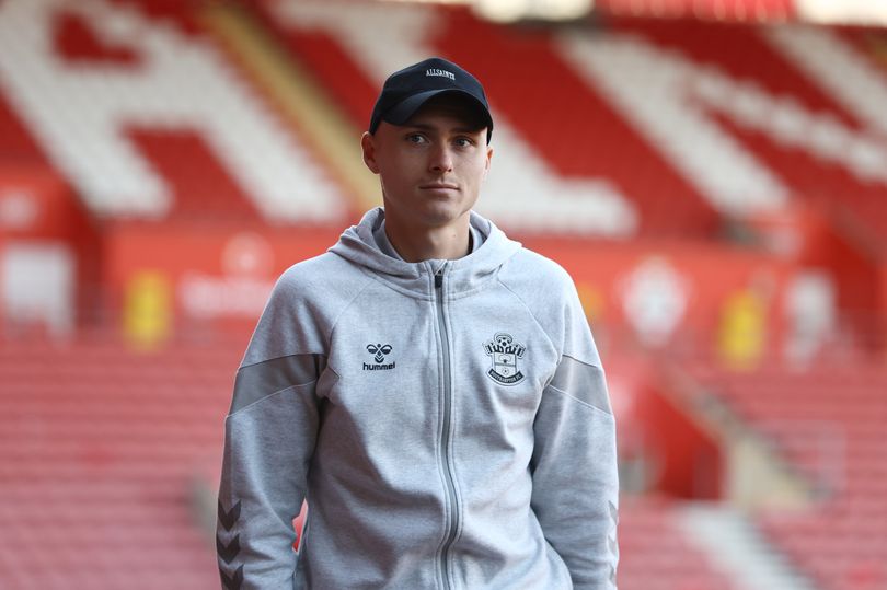 Stoke City old boy sends classy exit message as he searches for new ...