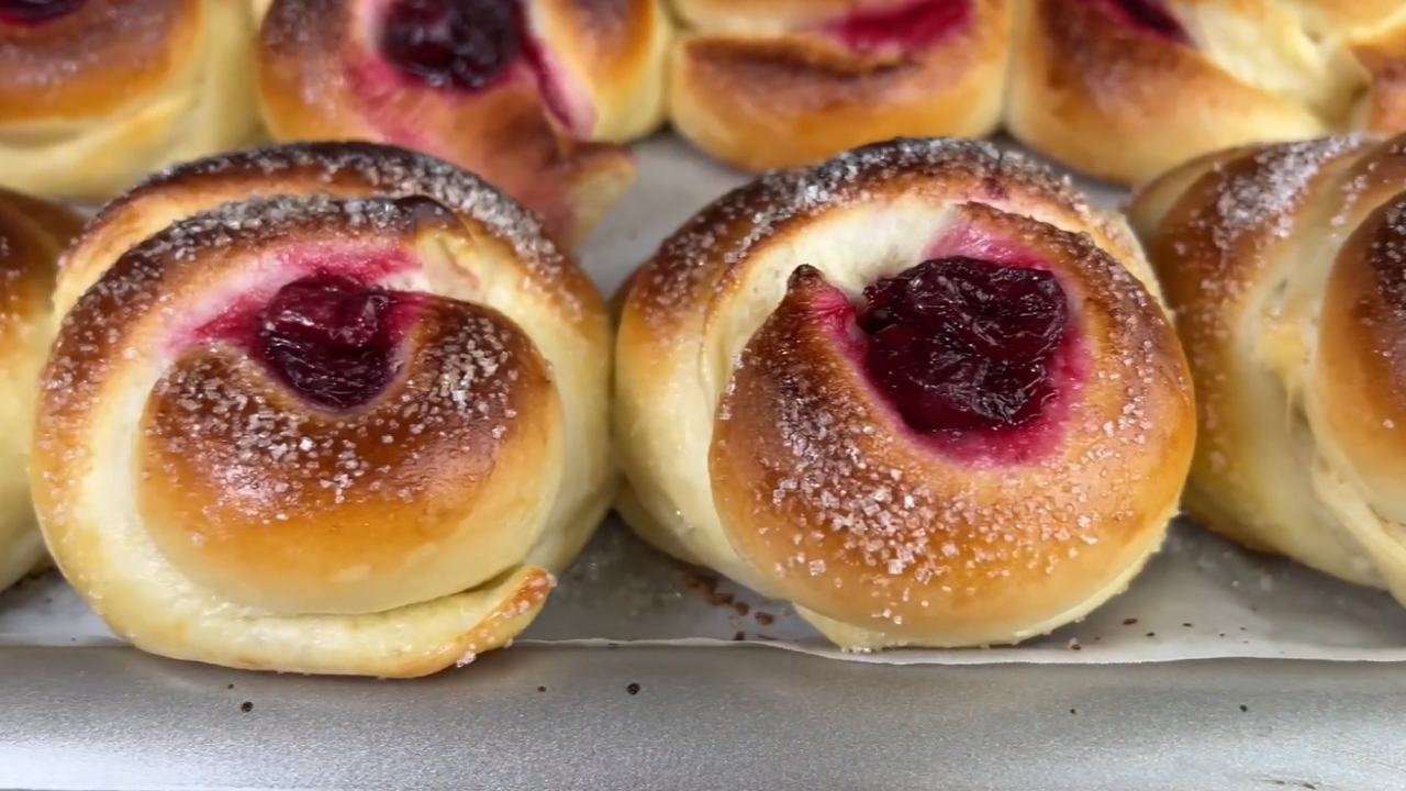This is why everyone is baking this bread at home