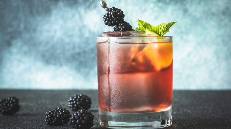 Smash vs bramble cocktails: What's the actual difference