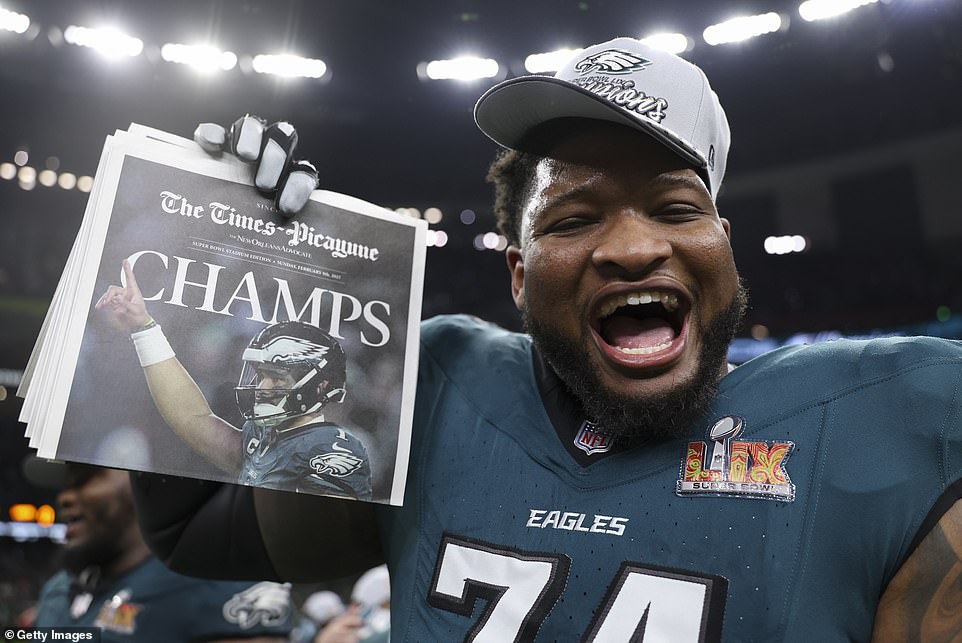 Influencer gives birth month after being kicked out by NFL star ex