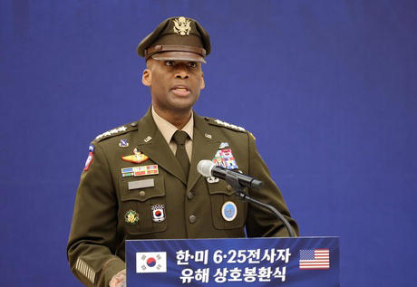 국방부·유엔사, 'DMZ 北 철책 작업' 둘러싼 상반된 해석, 왜?