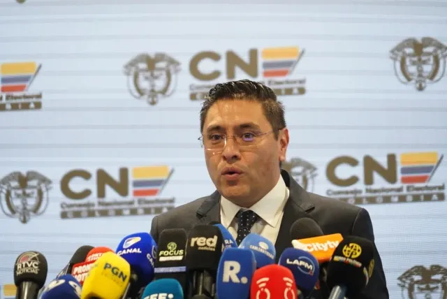 Elecciones presidenciales Colombia 2026: Cristian Quiroz entregó ...