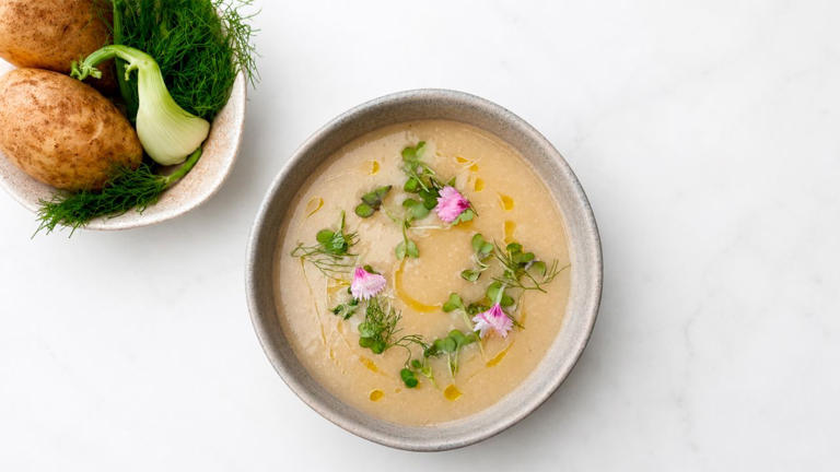 Sopa de papa e hinojo: la receta reconfortante y elegante para los días ...
