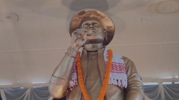 Garima Saikia Garg unveils full-length statue of Zubeen Garg in Assam's ...