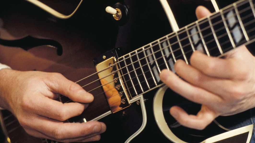 Jerry Reed’s rise from childhood hardship to musical fame