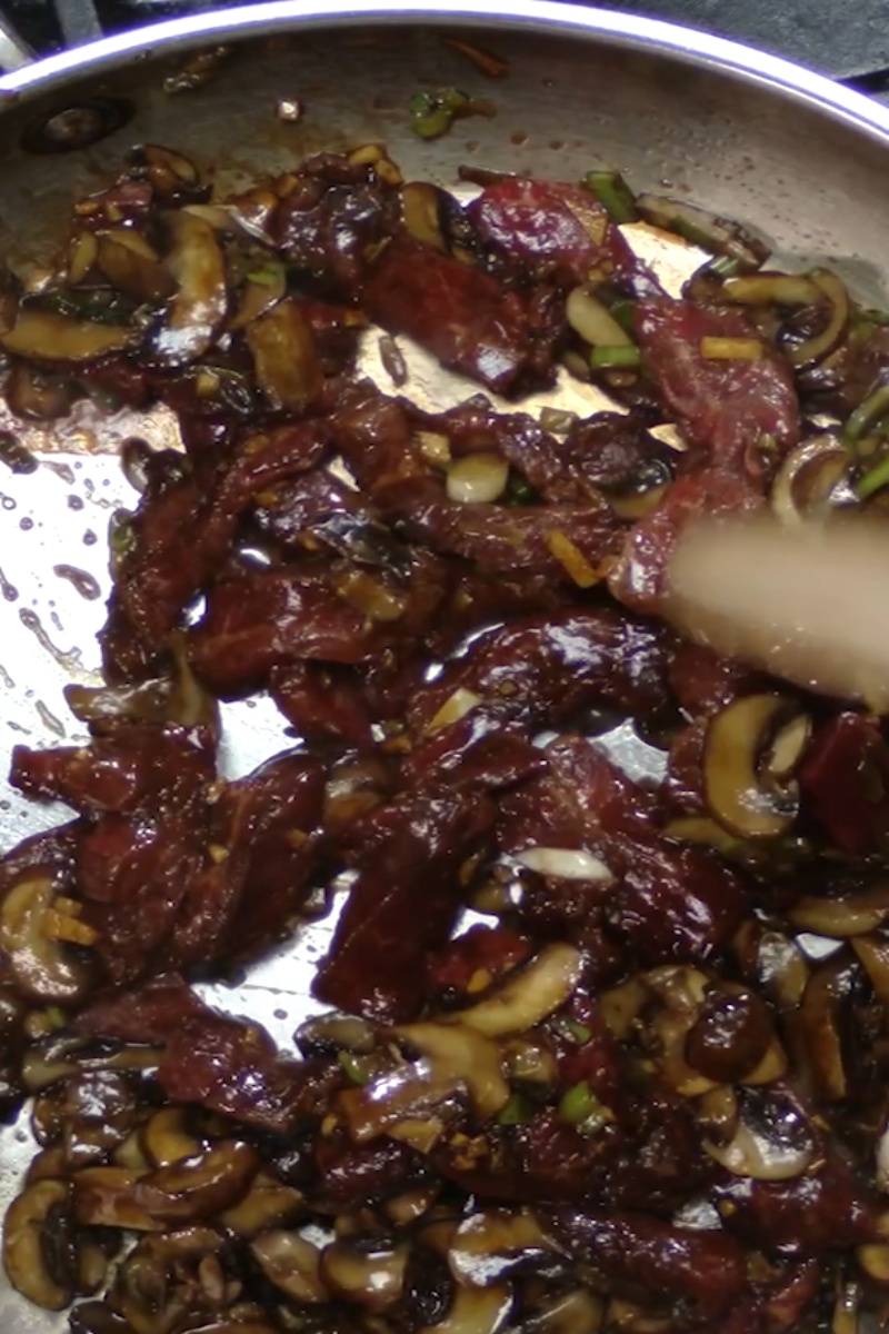 Flank steak simmered with mushrooms and green onions