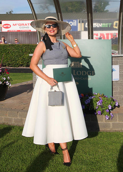 Mum-of-four crowned best dressed at Ballinrobe Races in Vinted top and ...