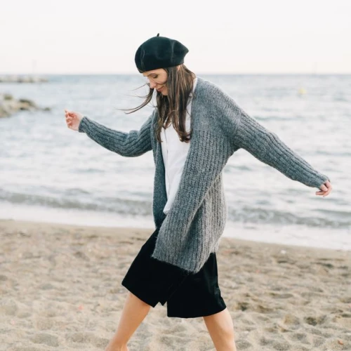 Tips styling cardigan yang feminin untuk first date