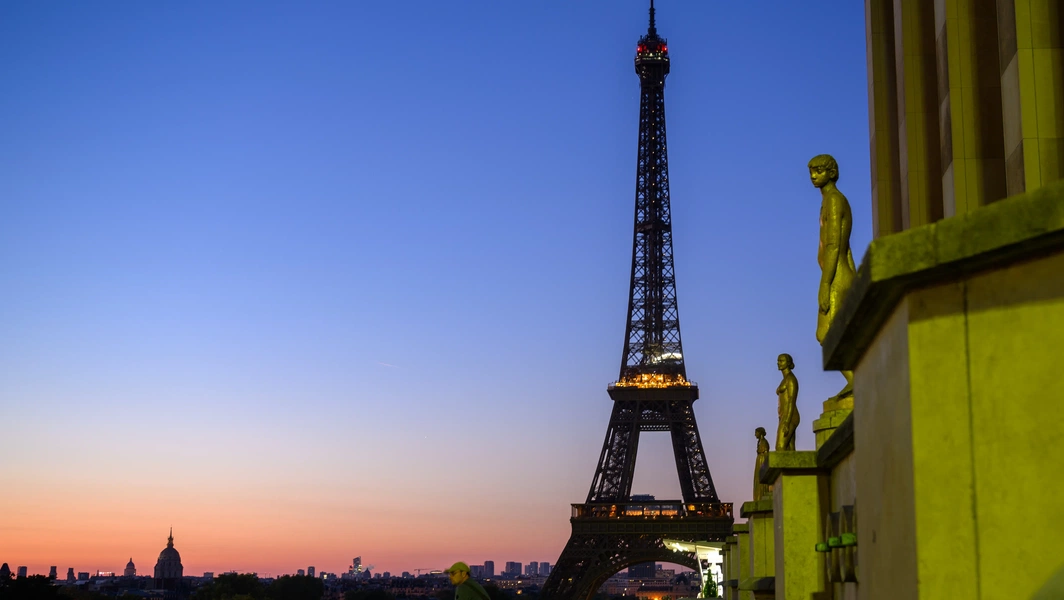 Dogs and iconic Eiffel Tower views