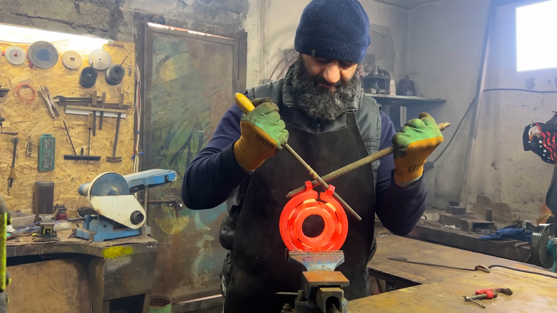 Turning an old bearing into a massive hand-forged blade