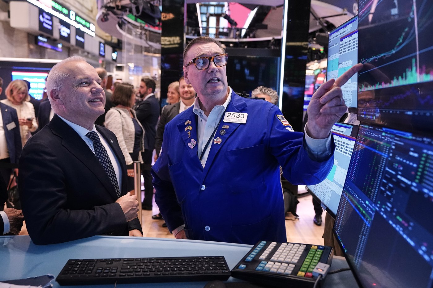 Sharp drops in big tech companies pull stocks lower on Wall Street