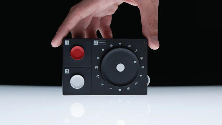 This retro music streamer gives you 'infinite mixtapes' via a physical dial
