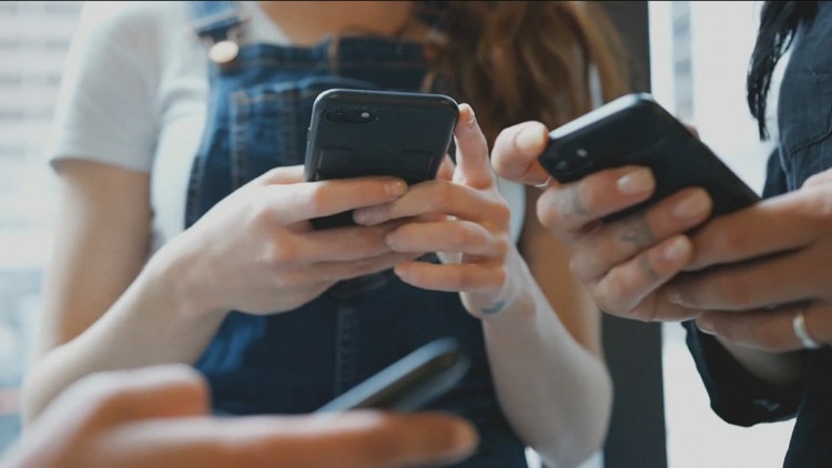 Expert shares advice for families setting screen time limits