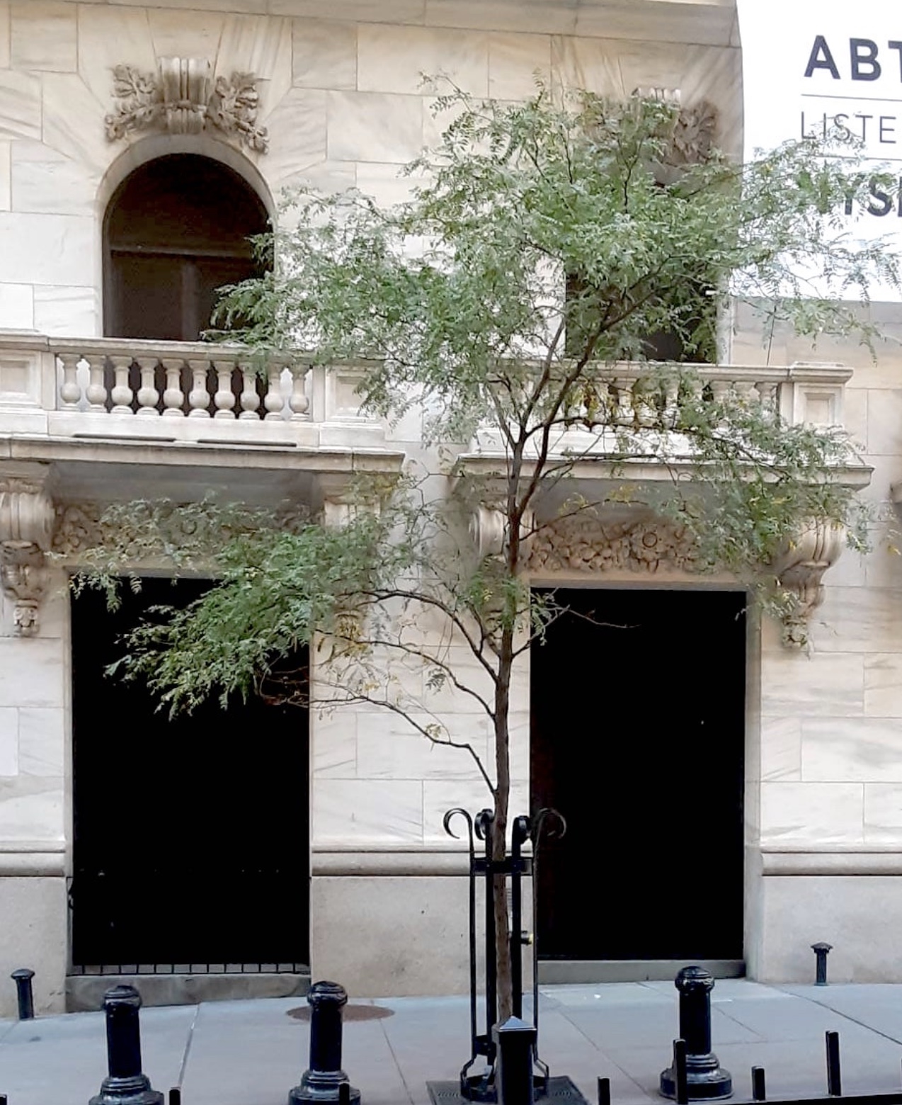 18 secrets of Wall Street guarded by that bull statue