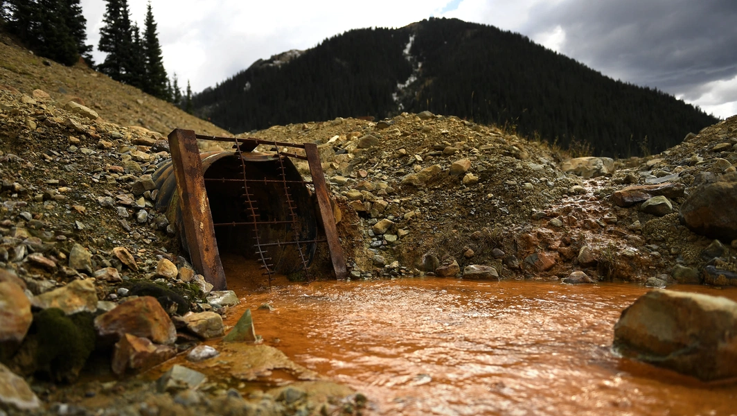Historic Alaska mine faces new oil contamination