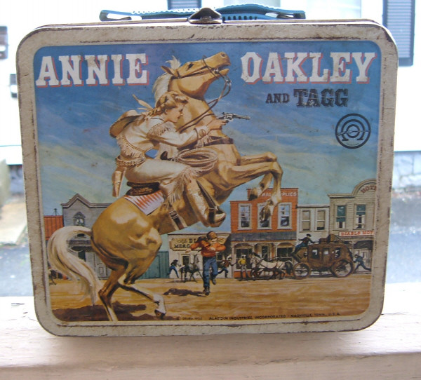 16 vintage lunchboxes worth more than most people’s daily paycheck