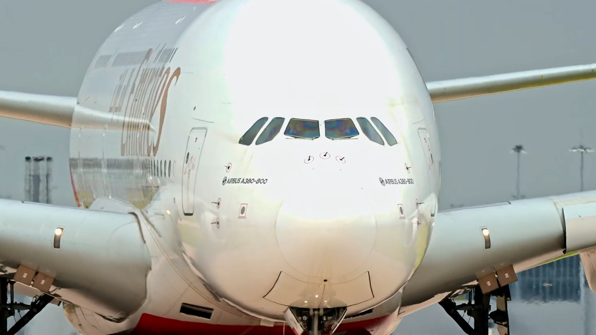 Close-Up A380 Shows Massive Engine Sound