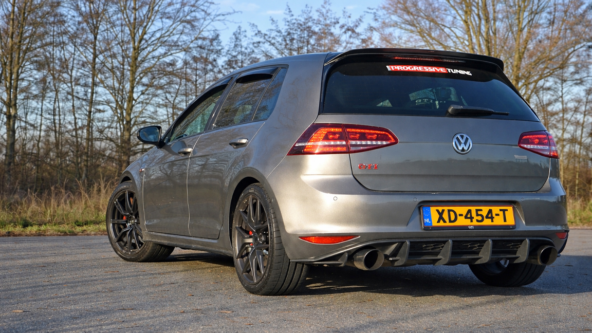 VW Golf GTI pushed to its limit on the Autobahn