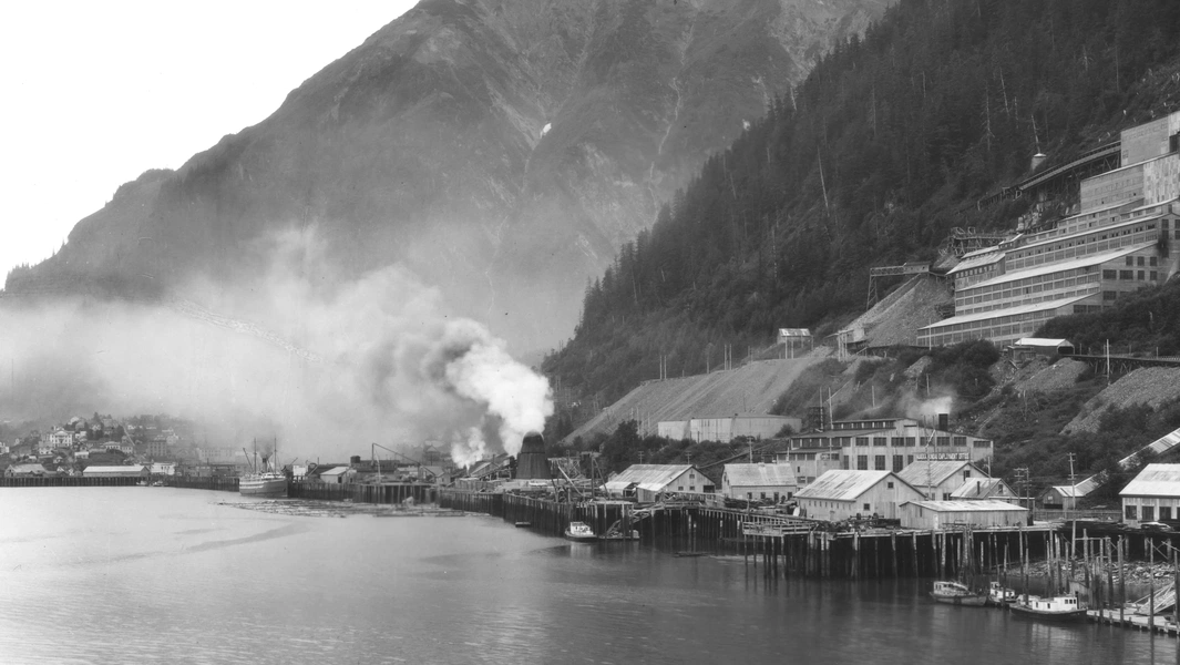 Historic Alaska mine faces new oil contamination