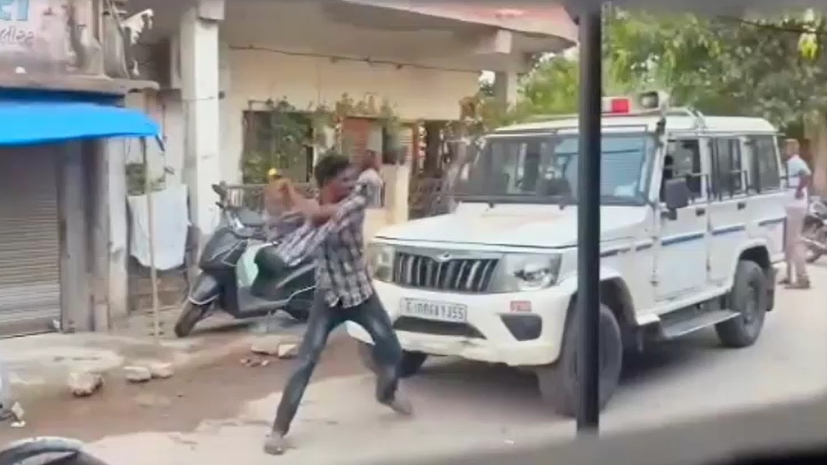 Video: 3 men smash police vehicle with sticks and stones in Gujarat ...