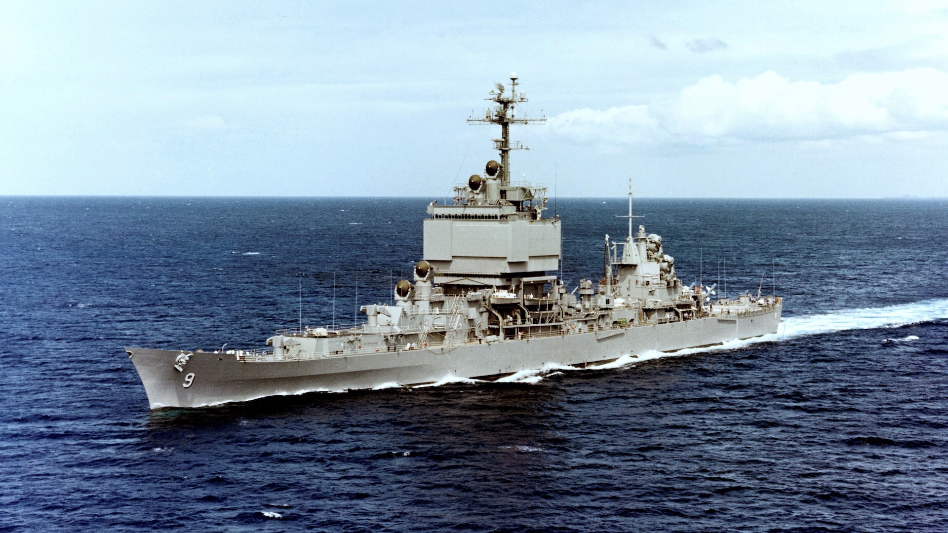 Die US-Navy plant die Verschrottung der USS Long Beach, des weltweit ...