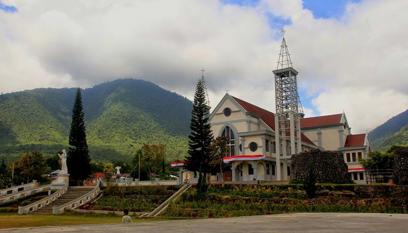 Forget the postcards, these 15 Southeast Asian islands tell a different ...