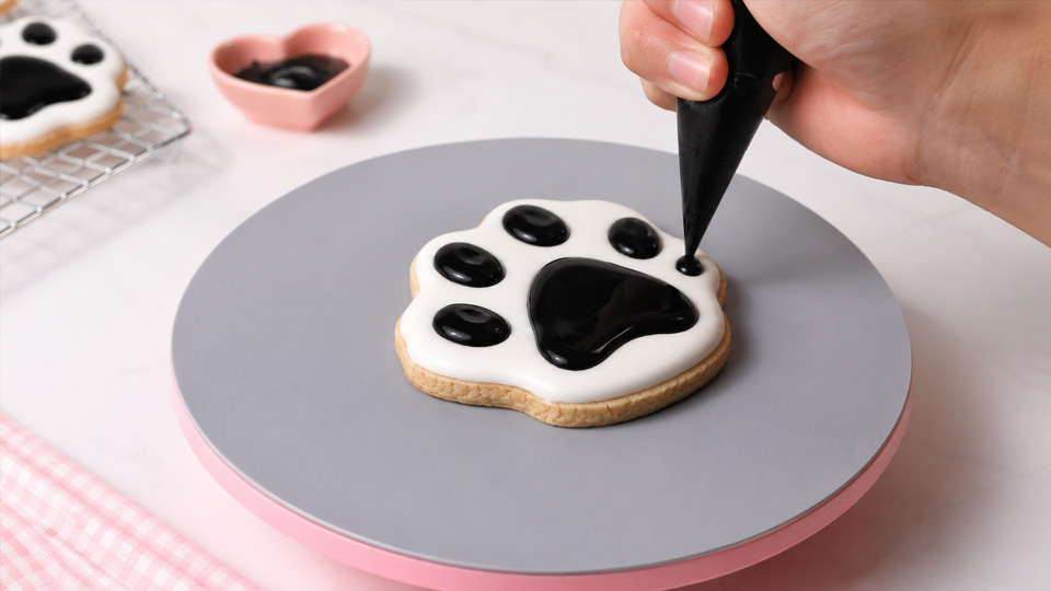 Simple Paw cookie gets a cute design