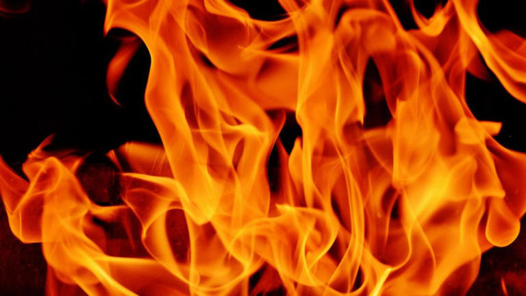 Crews battle 1-acre brush fire near Myrtle Beach airport
