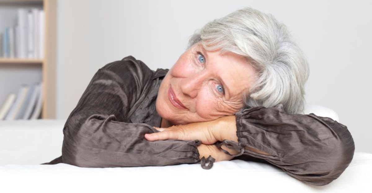 10 powerful traits shared by women who wear their gray hair proudly ...