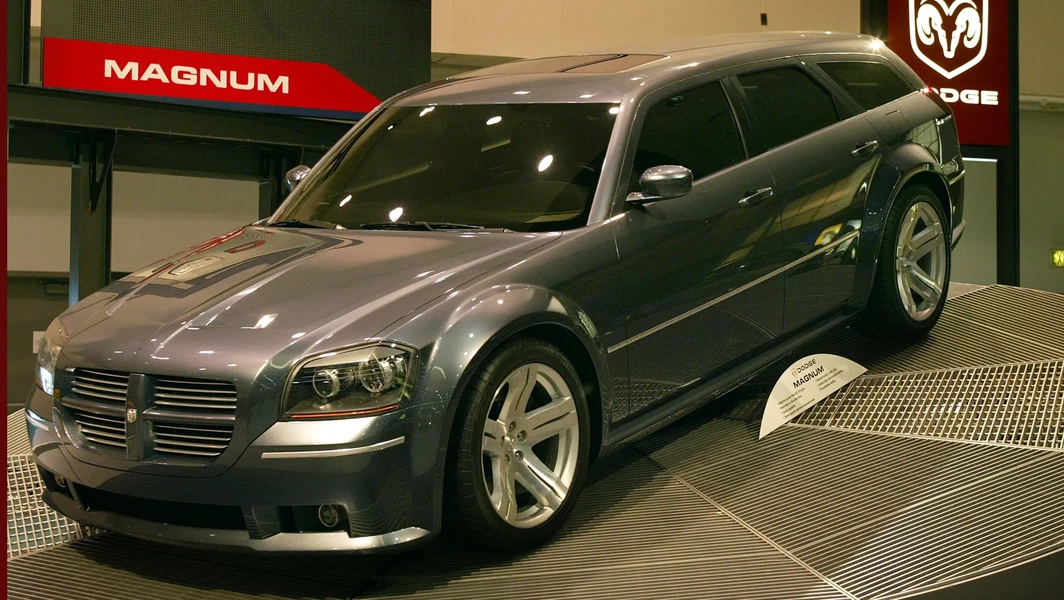 Dodge Magnum SRT8: Muscle car power meets wagon utility