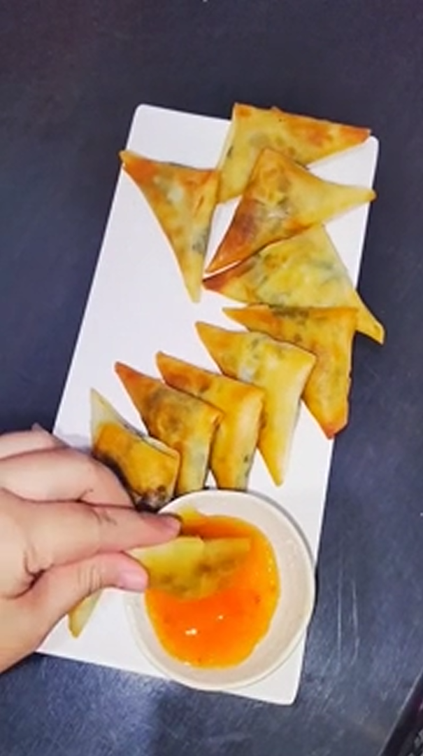 Spinach and cream cheese snack with a crispy twist