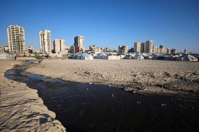 To survive heatwave in tents, Gazans are running to polluted ...
