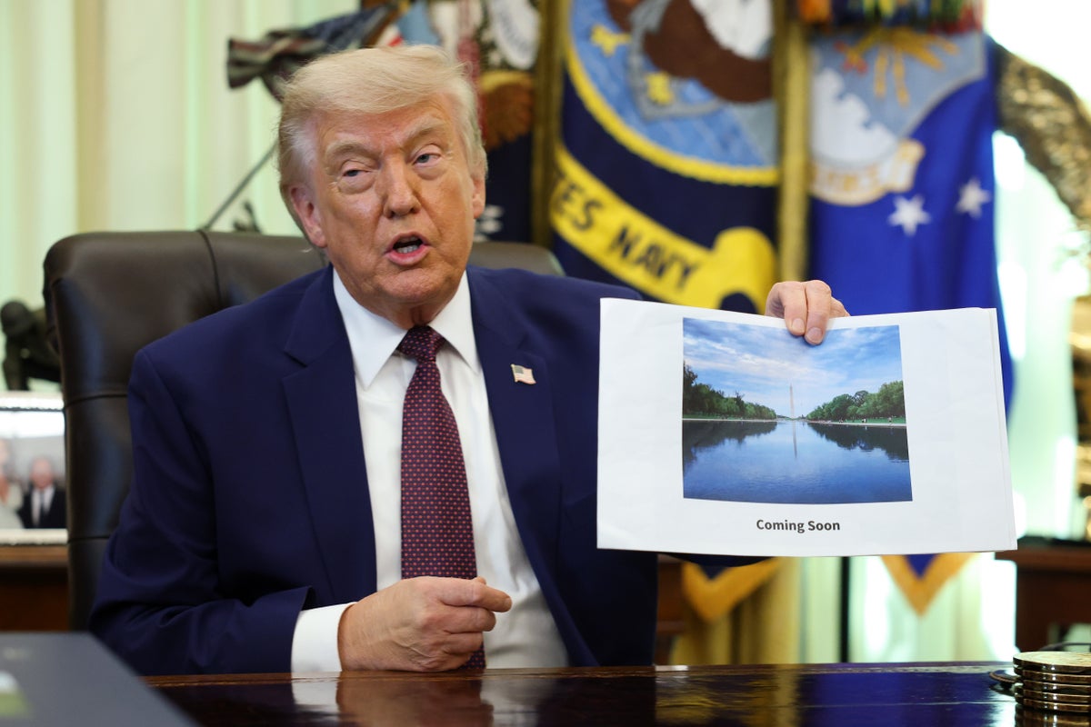 Trump’s paranoia is reflecting clearly in murky Lincoln Memorial pool