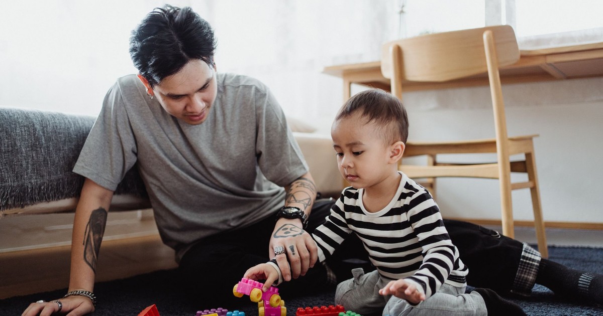 We asked 4 child psychologists what parenting style is best, they all ...