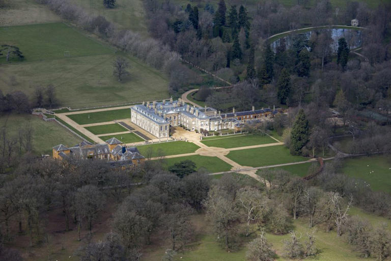 Harry and Meghan tipped to stay at Diana's family estate during UK return