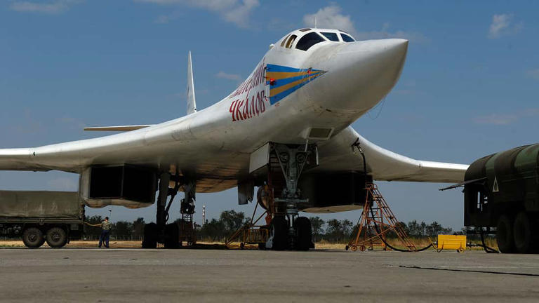 Tupolew Tu-160: Russische nukleare Langstreckenbomber bei Norwegen