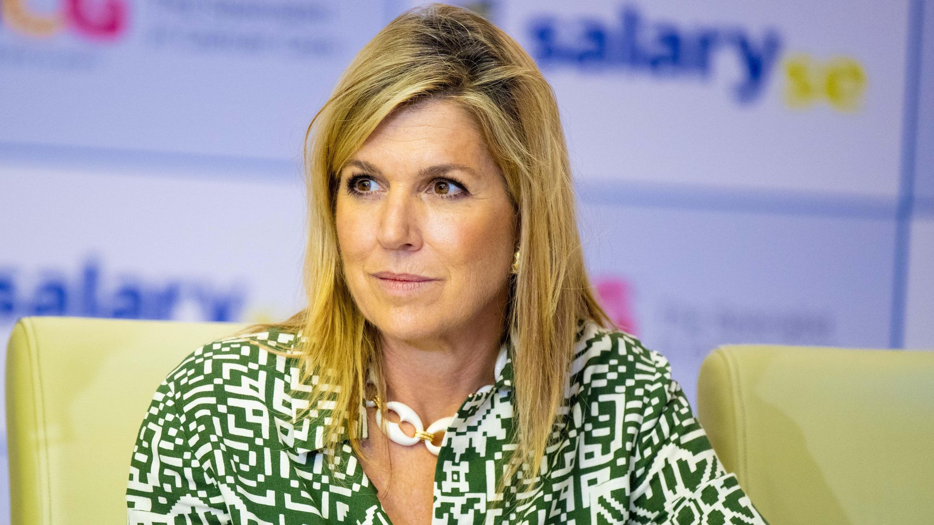 Queen Máxima nails summer diplomacy in India with linen printed set she ...