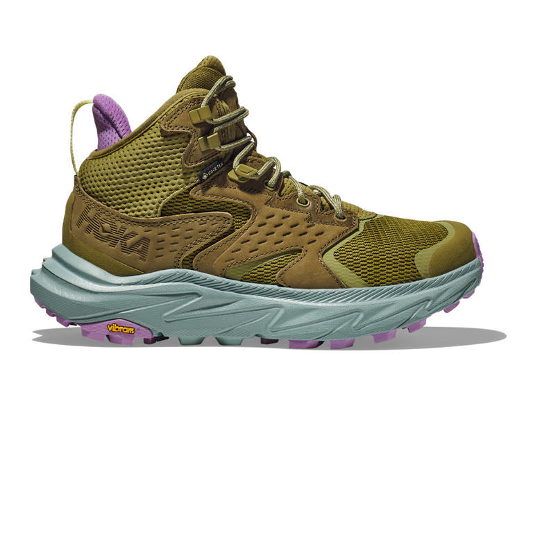 I've been wearing Jessica Alba's Hoka walking boots in all seasons ...